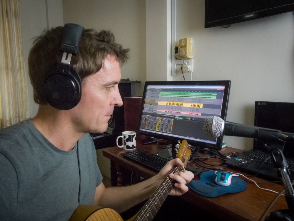 5 Steps to Record Vocals at Home Like a Pro [on a Low Budget ...