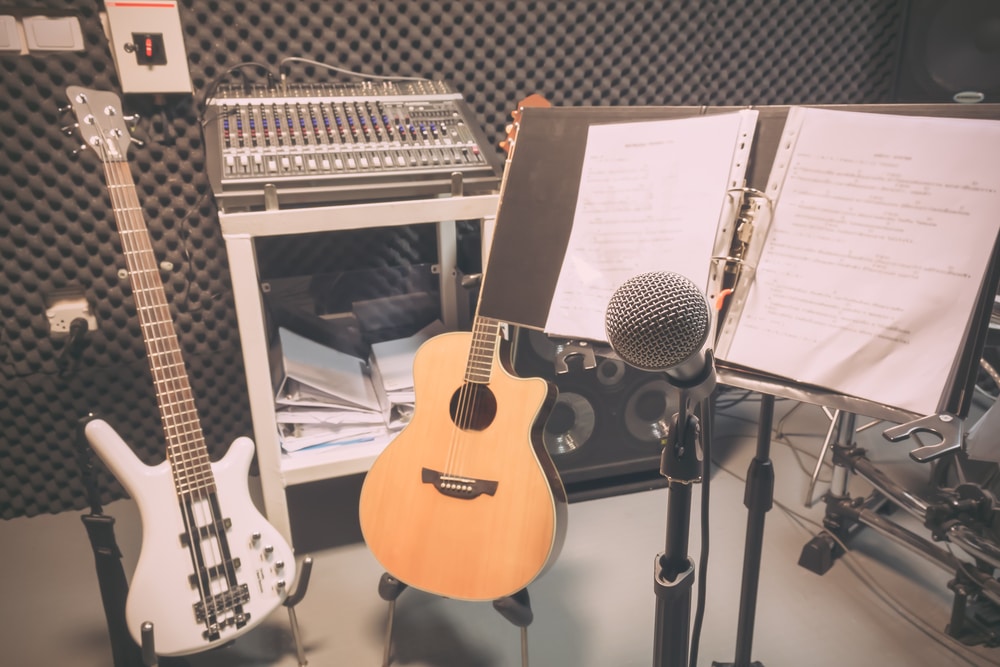 5 Steps to Record Vocals at Home Like a Pro [on a Low Budget ...