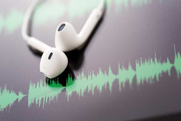 Top 10 Podcast Headsets - Best Podcasting Headphones w/Mics